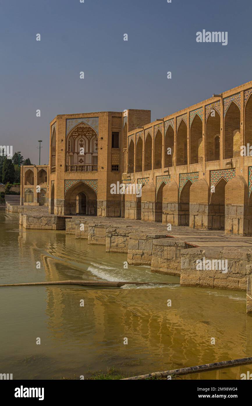 Bridge in isfahan hi-res stock photography and images - Alamy