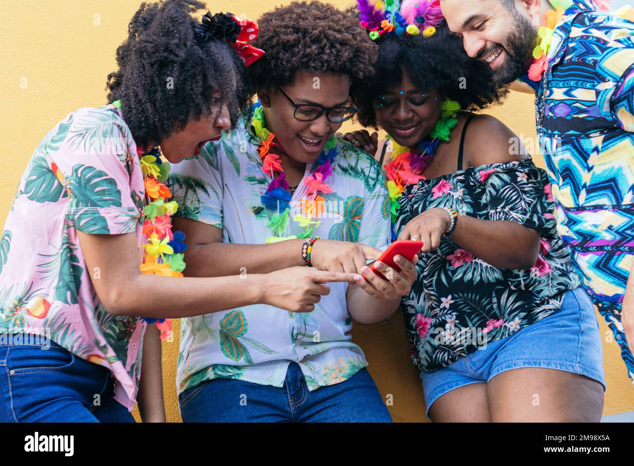 Using smart phones in latin america hi-res stock photography and images ...