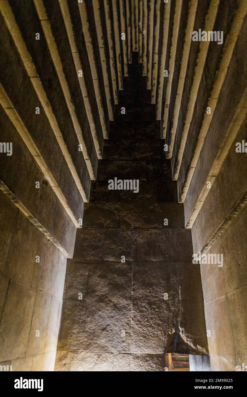 Egyptian burial chamber pyramid hi-res stock photography and images - Alamy