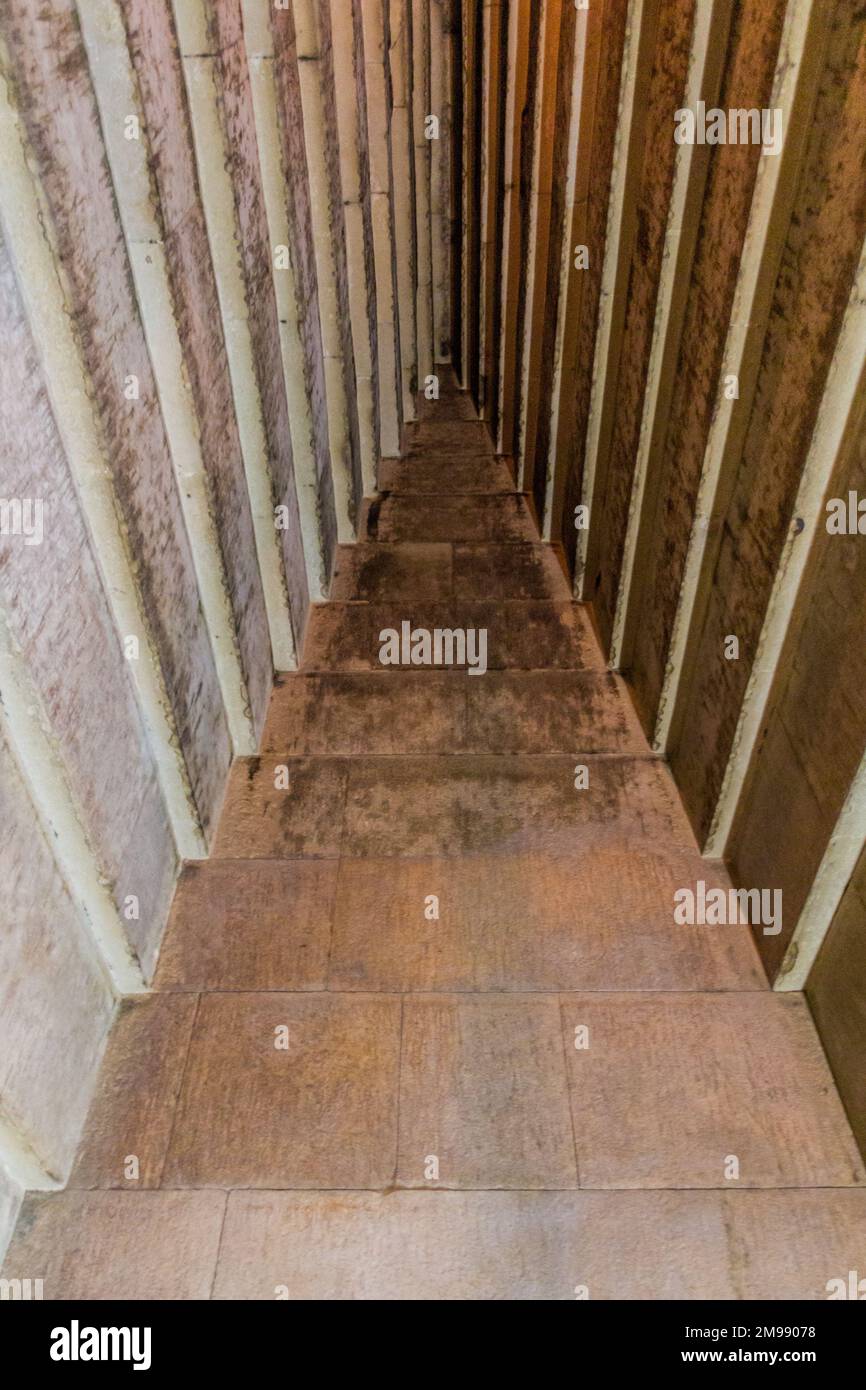 Egyptian burial chamber pyramid hi-res stock photography and images - Alamy