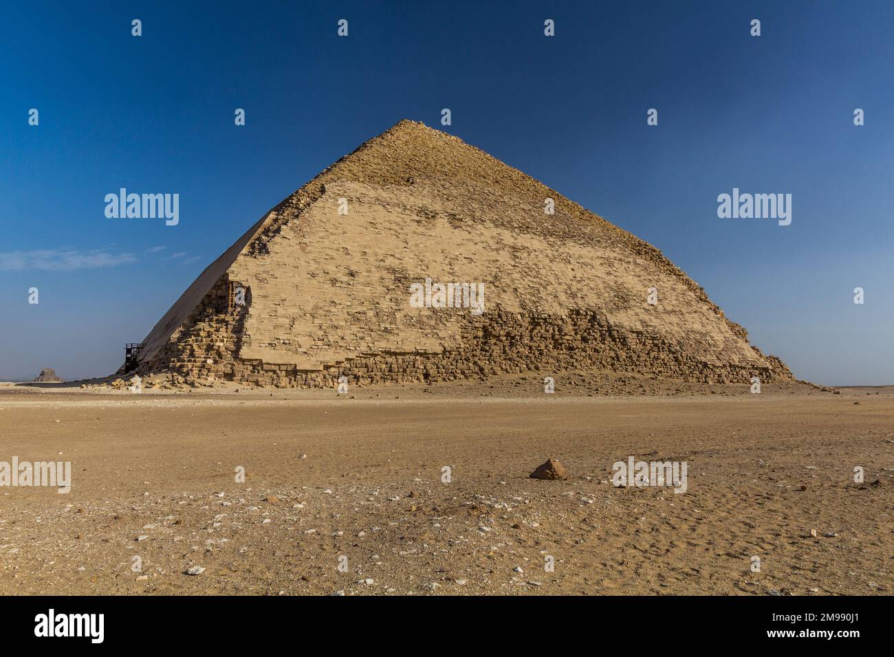 Bent pyramid dahshur necropolis hi-res stock photography and images - Alamy