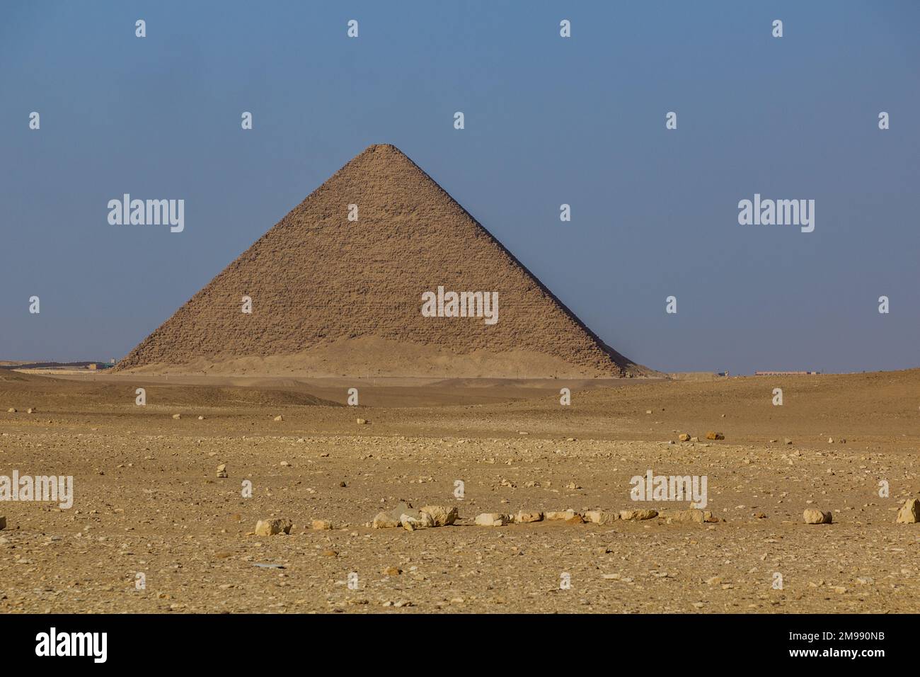 Red Pyramid in Dahshur, Egypt Stock Photo - Alamy