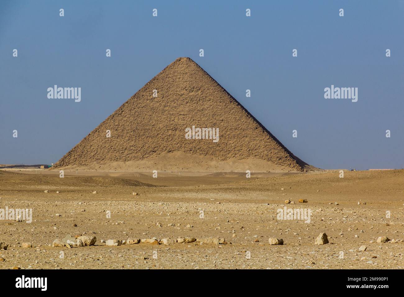 Red Pyramid in Dahshur, Egypt Stock Photo - Alamy