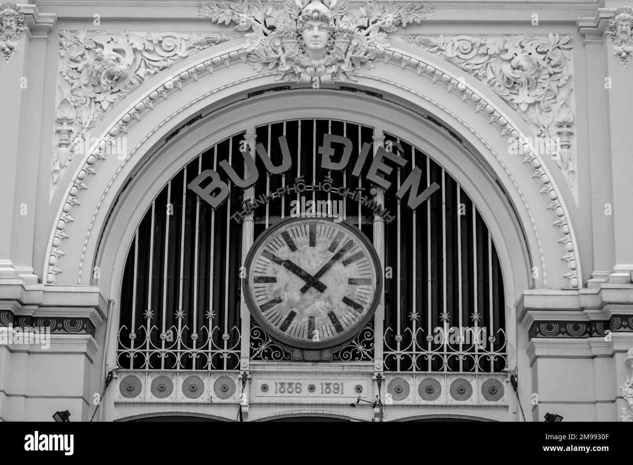 The Sai Gon Central Post Office, at 2 Paris Commune Street opposite ...