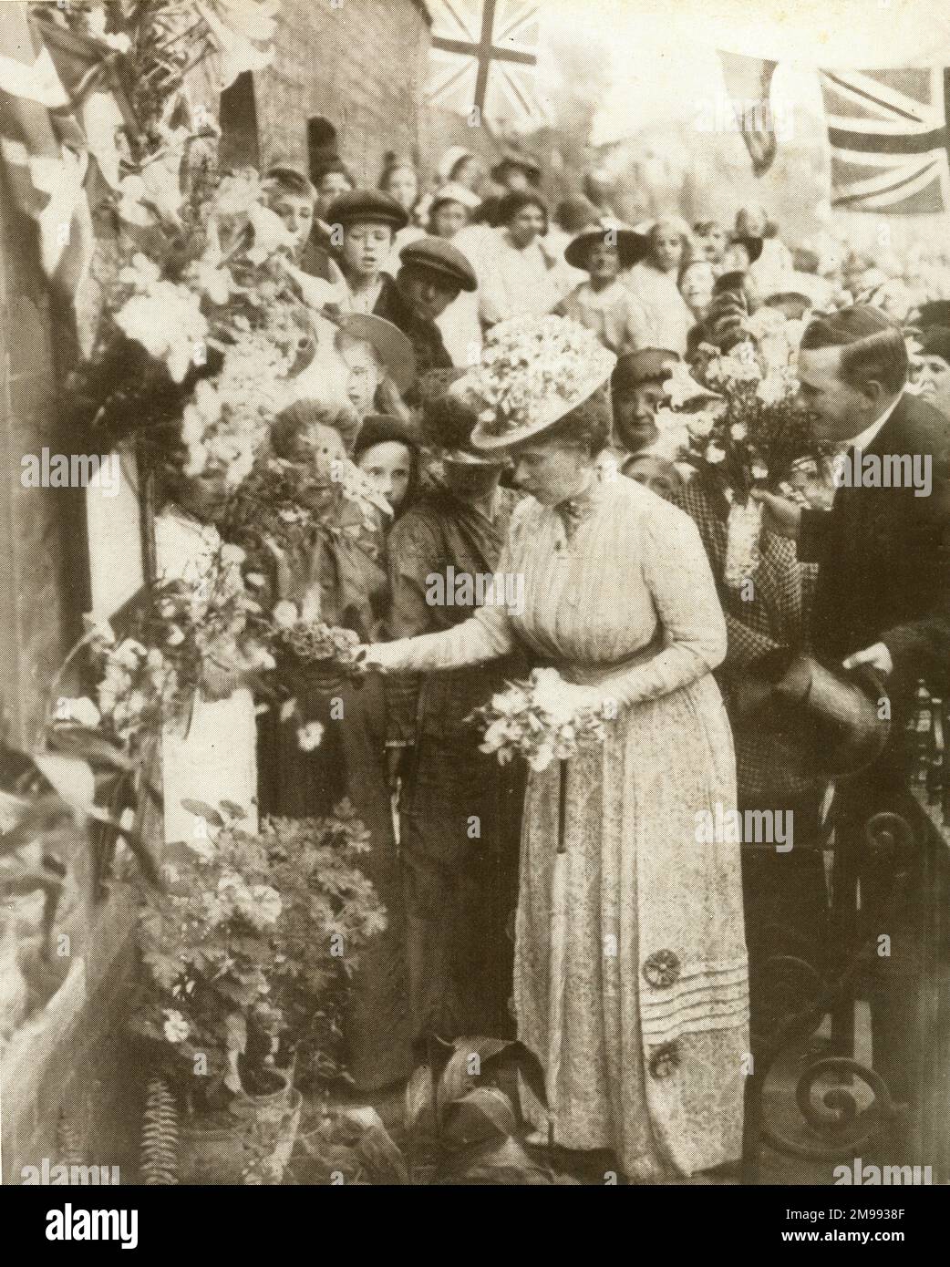 Laying flowers for the queen hi-res stock photography and images - Alamy