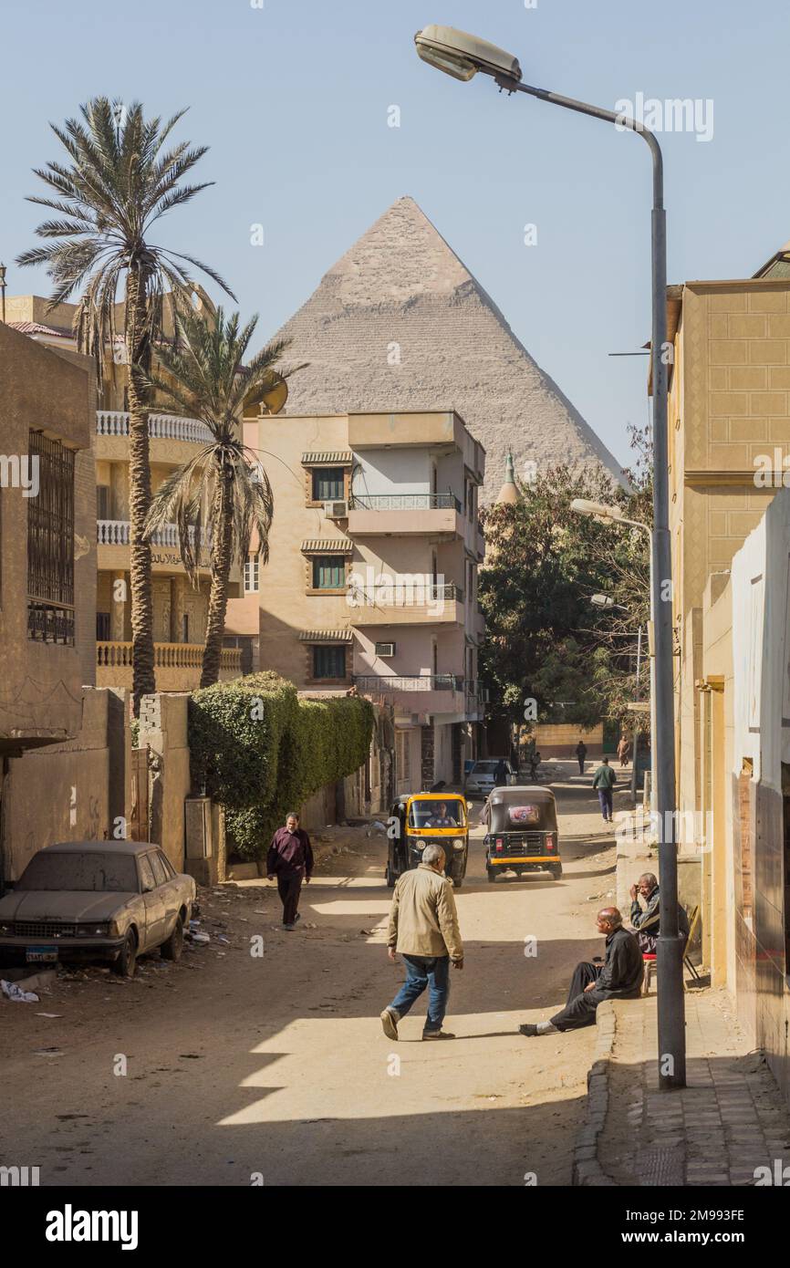 Cairo traffic pyramids hi-res stock photography and images - Alamy