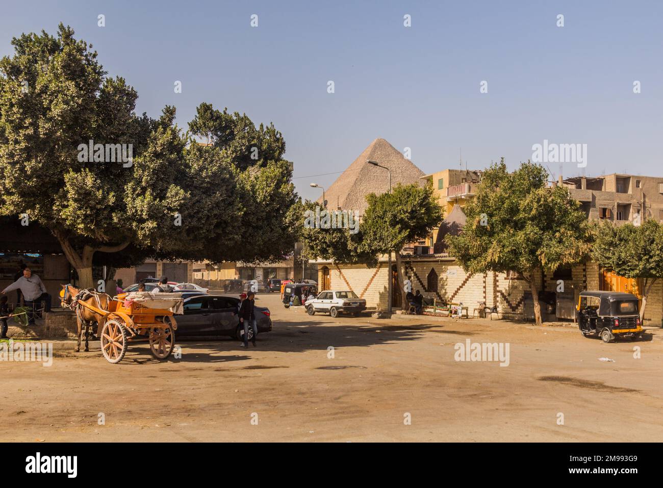 Giza pyramid egypt city building modern ancient city hi-res stock ...
