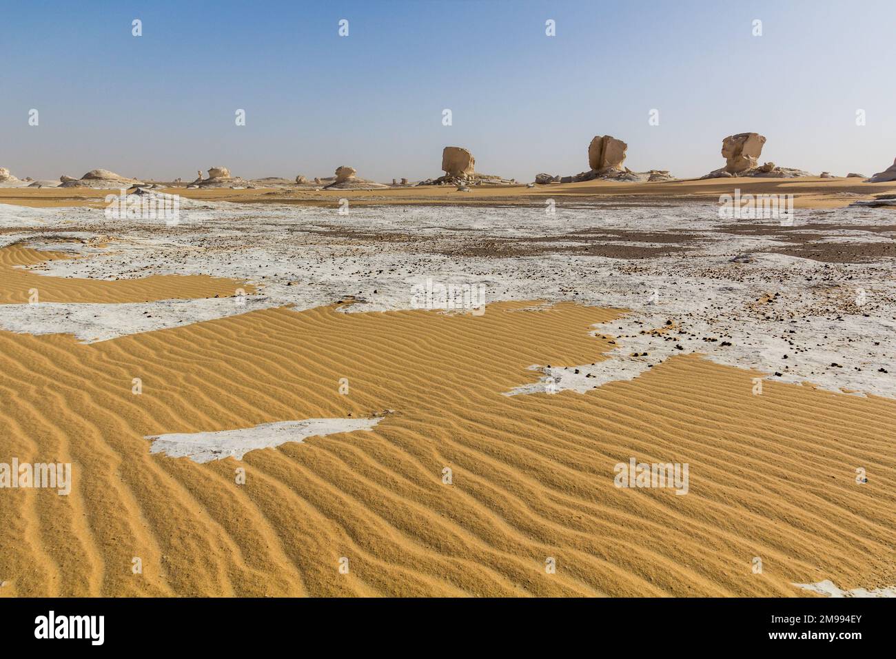 Chalk rock formations in the White Desert, Egypt Stock Photo - Alamy