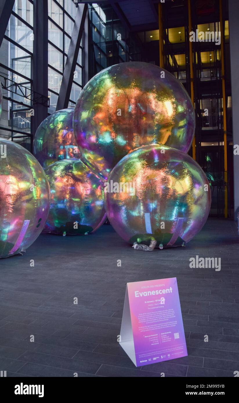 London, England, UK. 17th Jan, 2023. Giant iridescent bubbles, an art ...