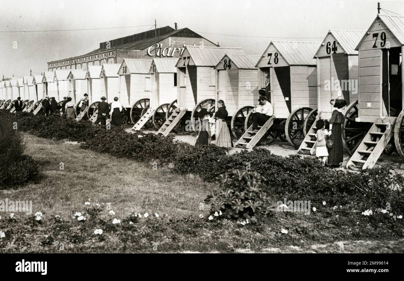 Belgian refugees at Ostend - families living in beach huts escaping the ...