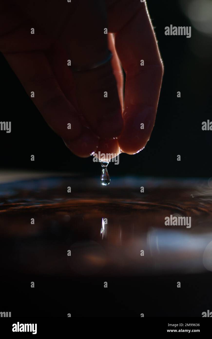 Hand over the plate of water Stock Photo - Alamy