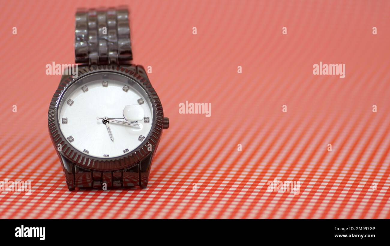 Luxury men watch close up . Time concept Stock Photo - Alamy
