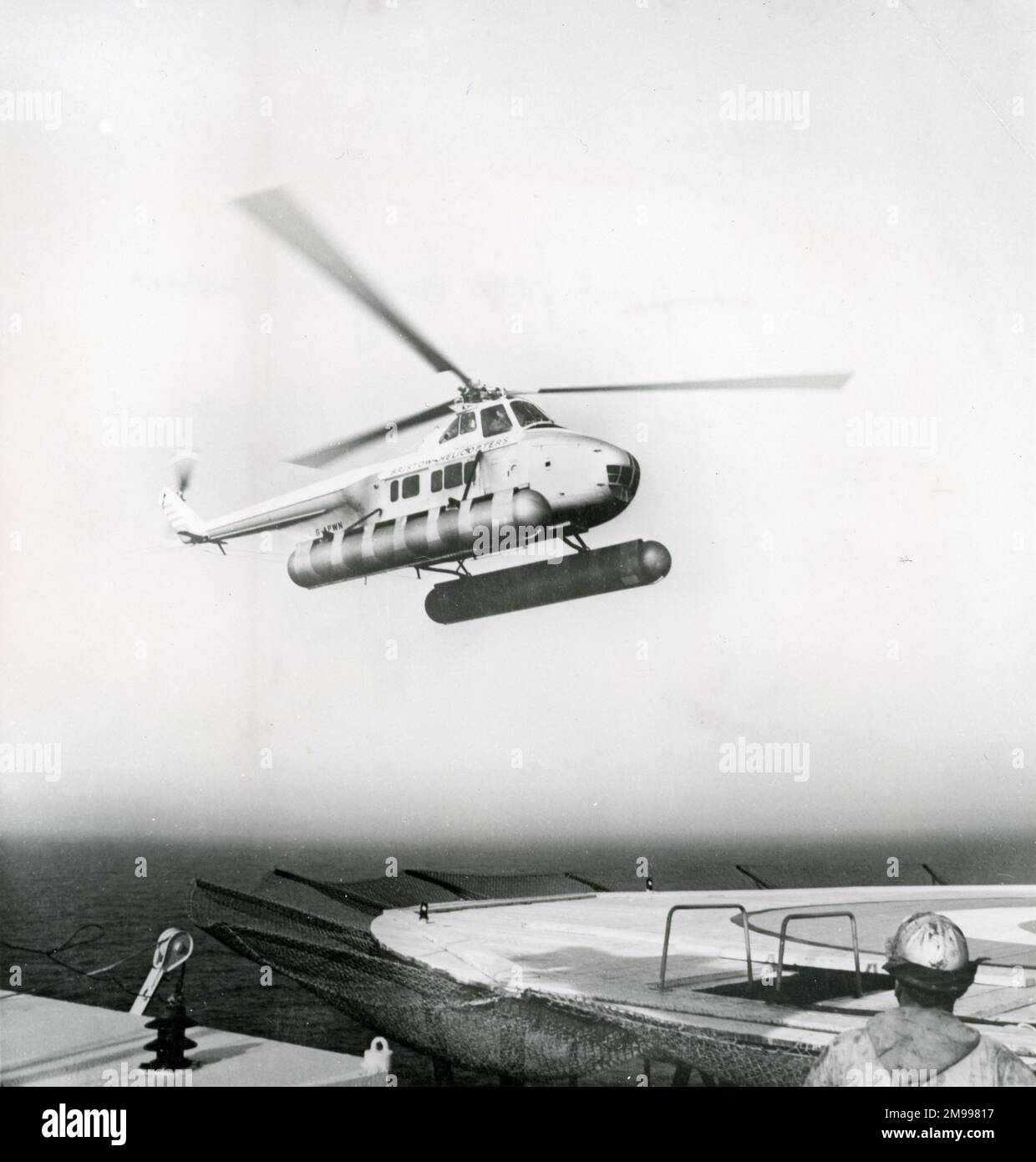 Helicopter pontoons hi-res stock photography and images - Alamy