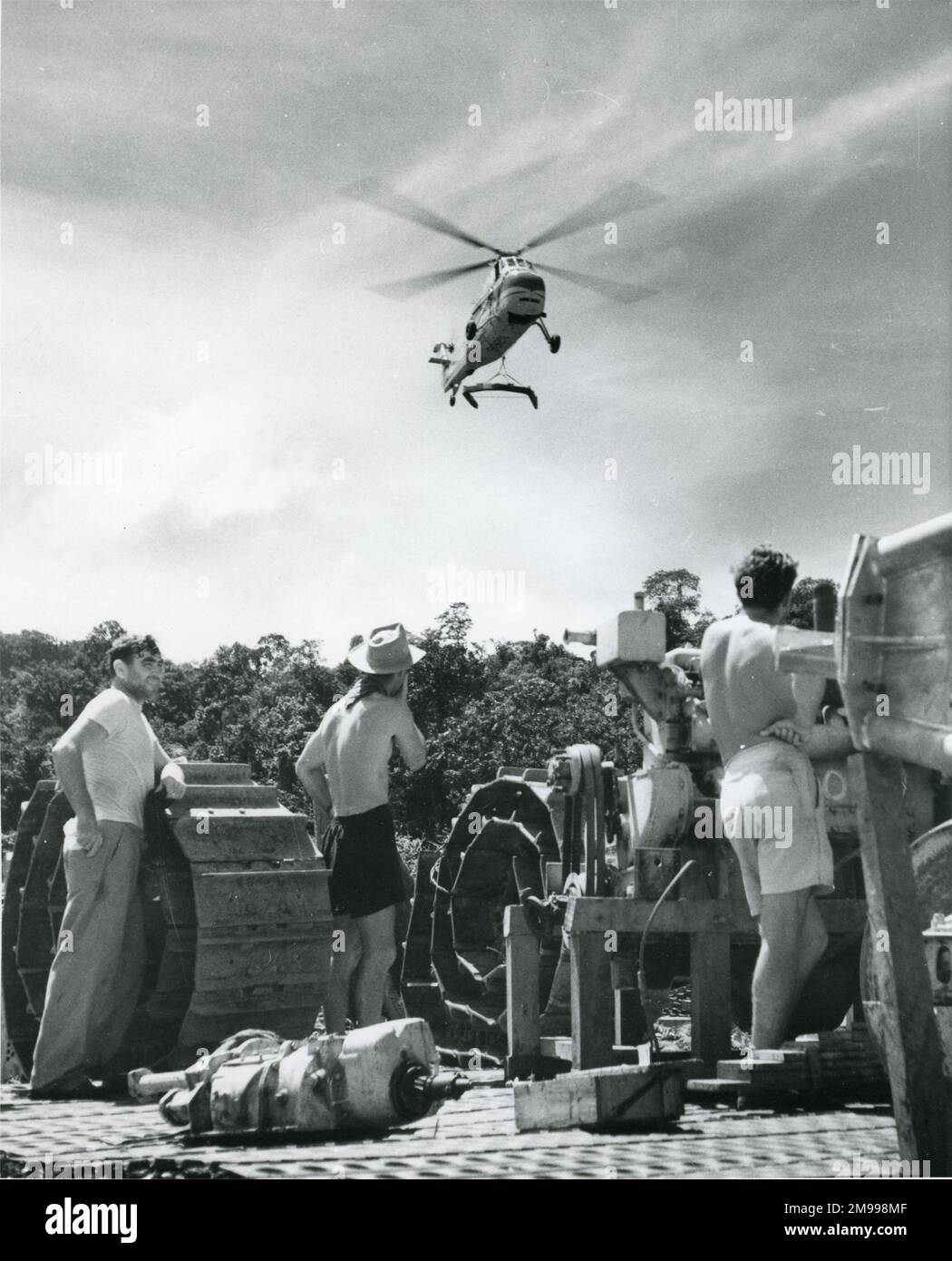Sikorsky S-58, N886, of World Wide Air Services being used to transport ...