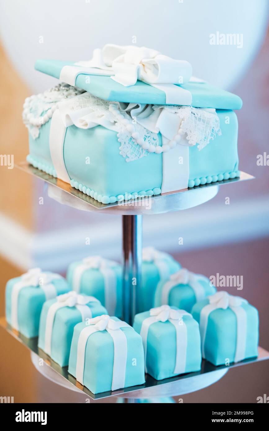 Tiffany style hi-res stock photography and images - Alamy