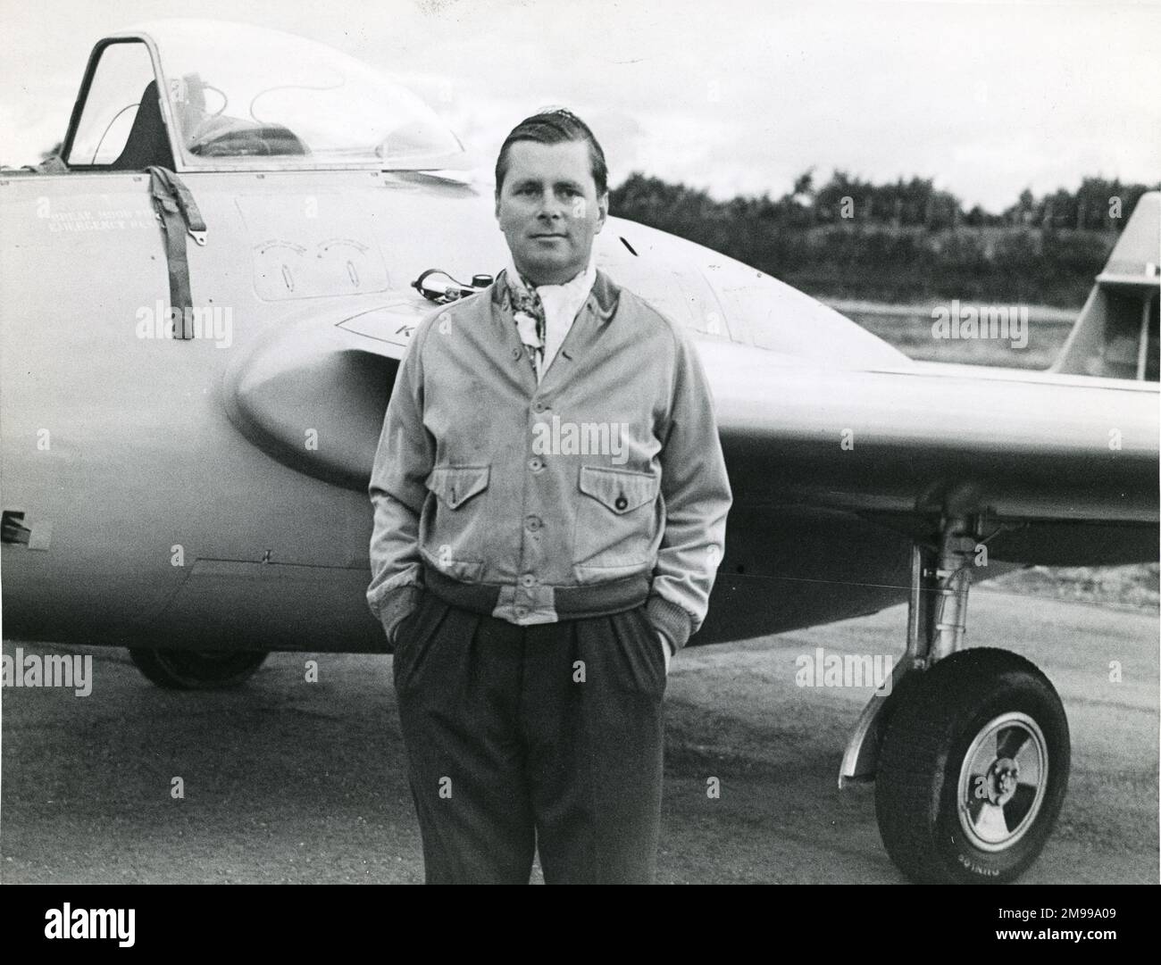 Geoffrey Haig Pike, test pilot, de Havilland, alongside a de Havilland ...