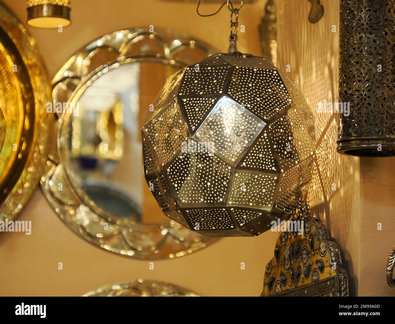 Metal craftsman making copper trays in Fes Morocco Stock Photo - Alamy
