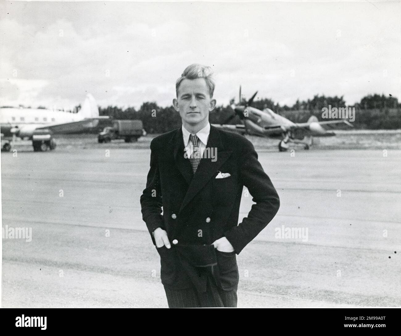 John derry pilot hi-res stock photography and images - Alamy