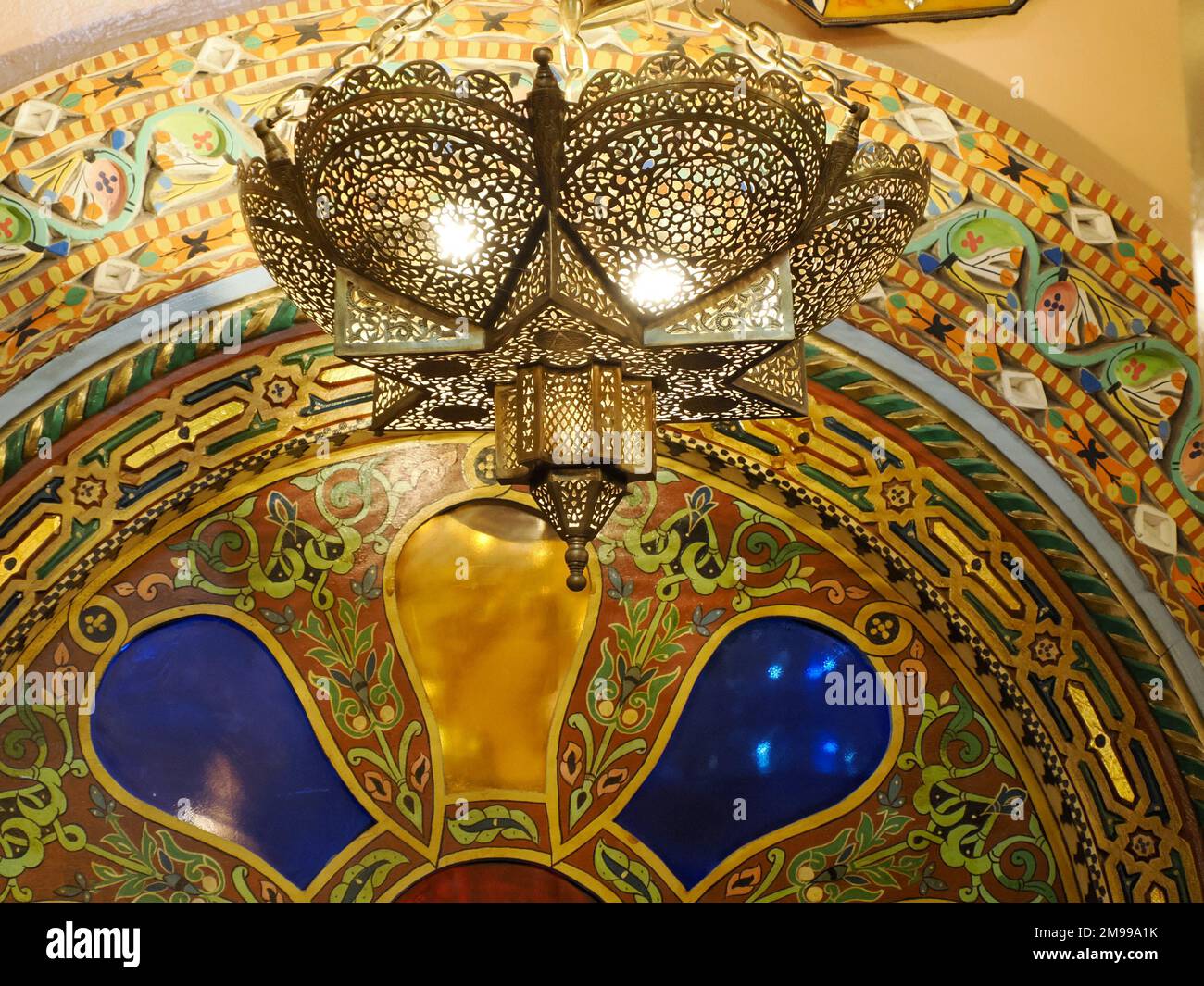 Metal craftsman making copper trays in Fes Morocco Stock Photo - Alamy