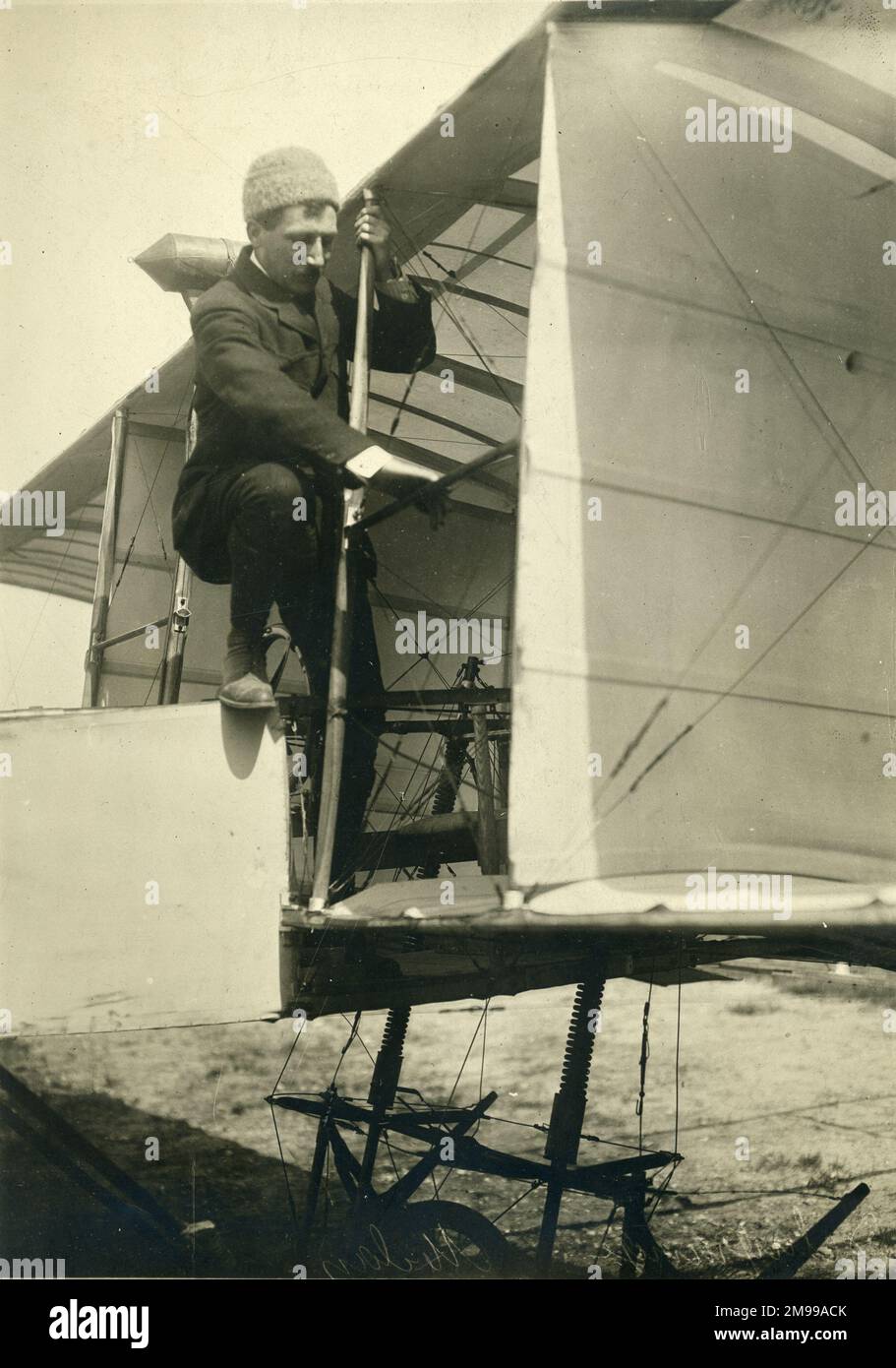 L‚on Delagrange (1872-1910) leaves his Voisin-Delagrange III (Mod ...