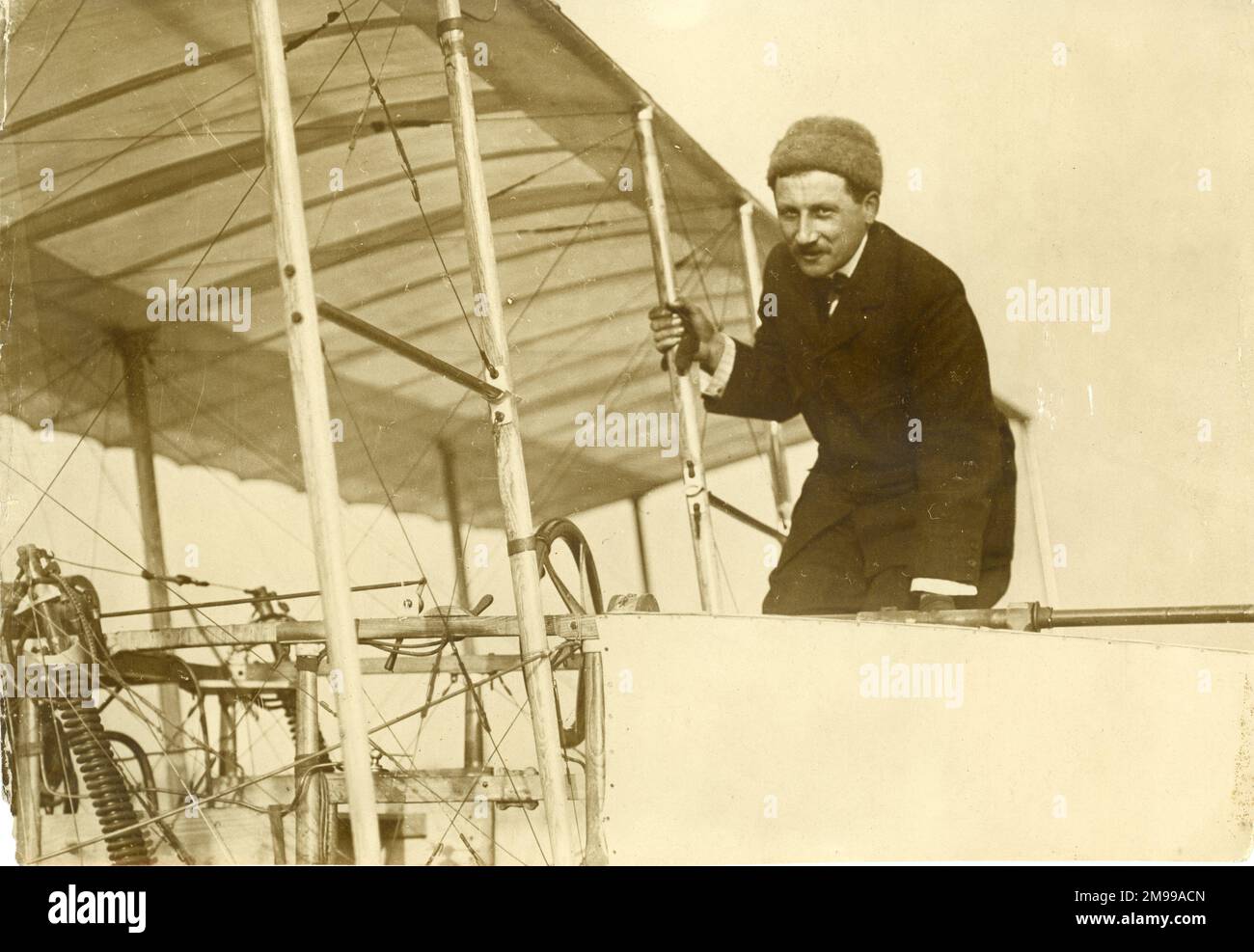 L‚on Delagrange (1872-1910) in his Voisin-Delagrange II in early 1908 ...