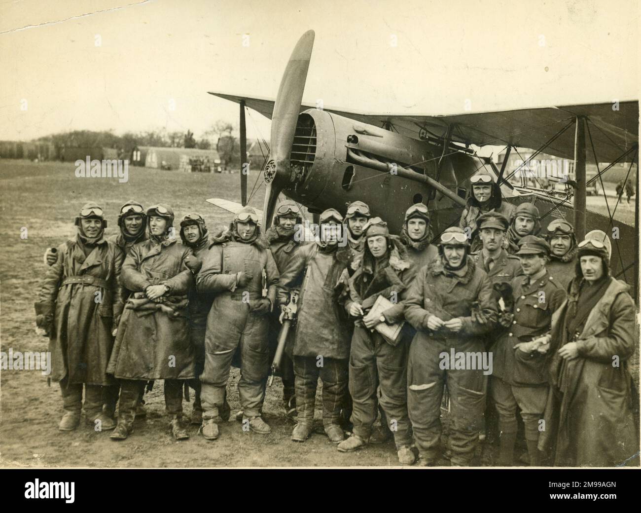 Aircrew of No22 Squadron RFC with Bristol F2B Fighter, 1 April 1918 ...