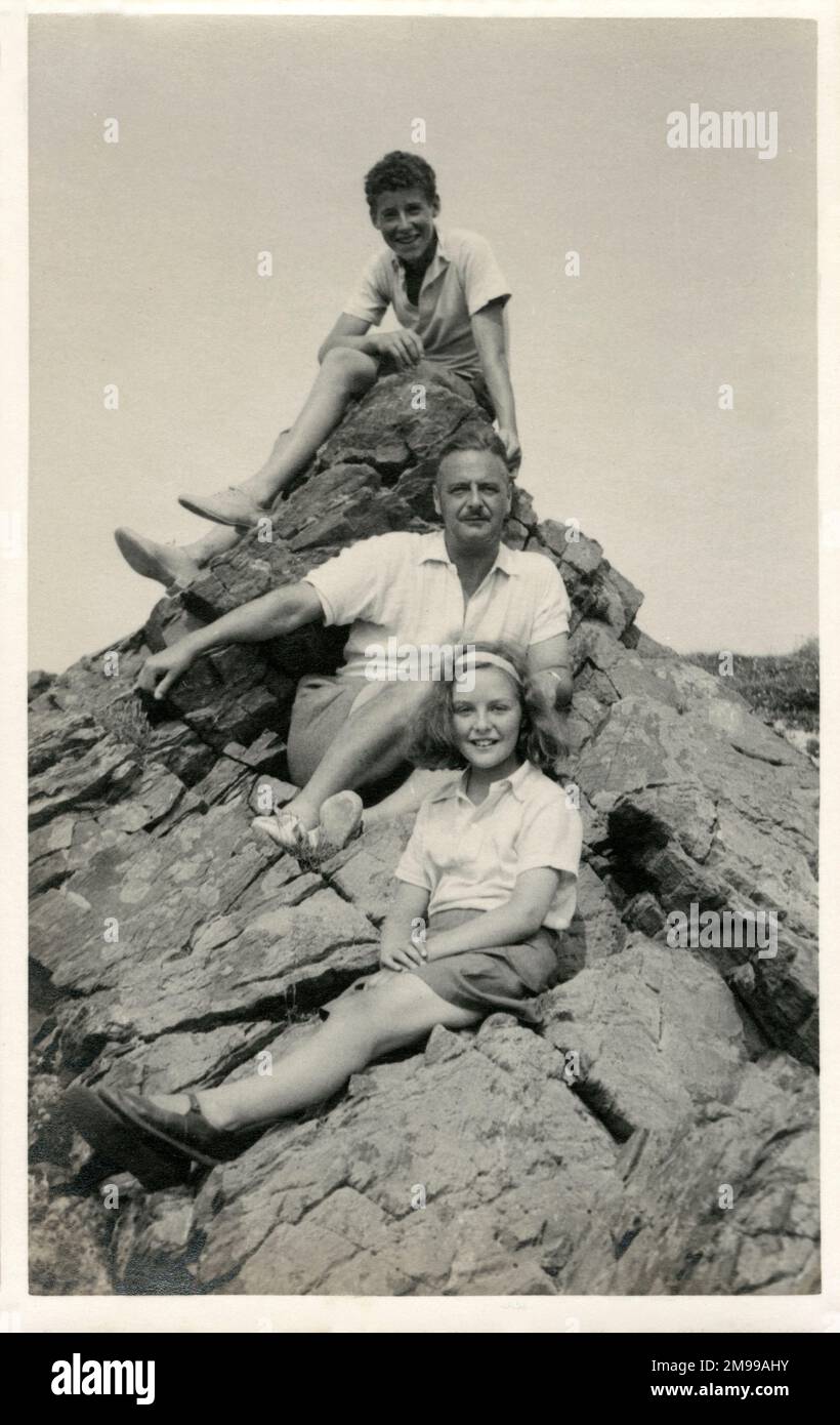 1950s historical family group hi-res stock photography and images - Alamy