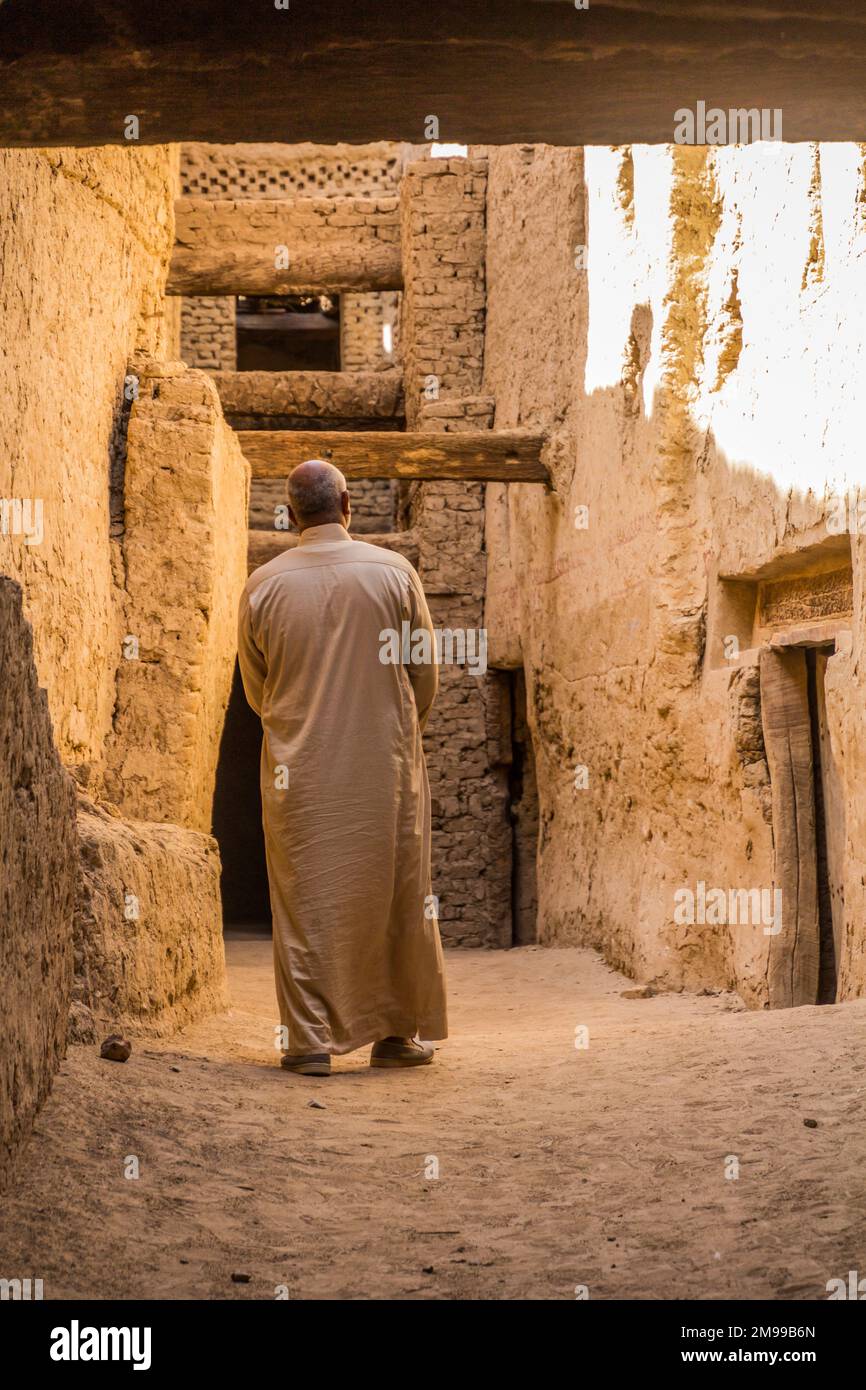 Scenic adobe street al hi-res stock photography and images - Alamy