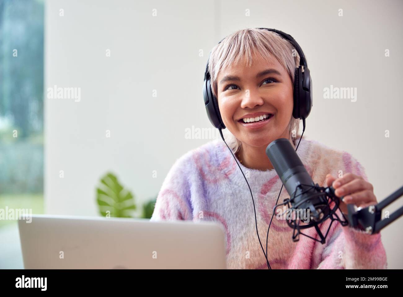 Female radio dj in recording hi-res stock photography and images - Alamy