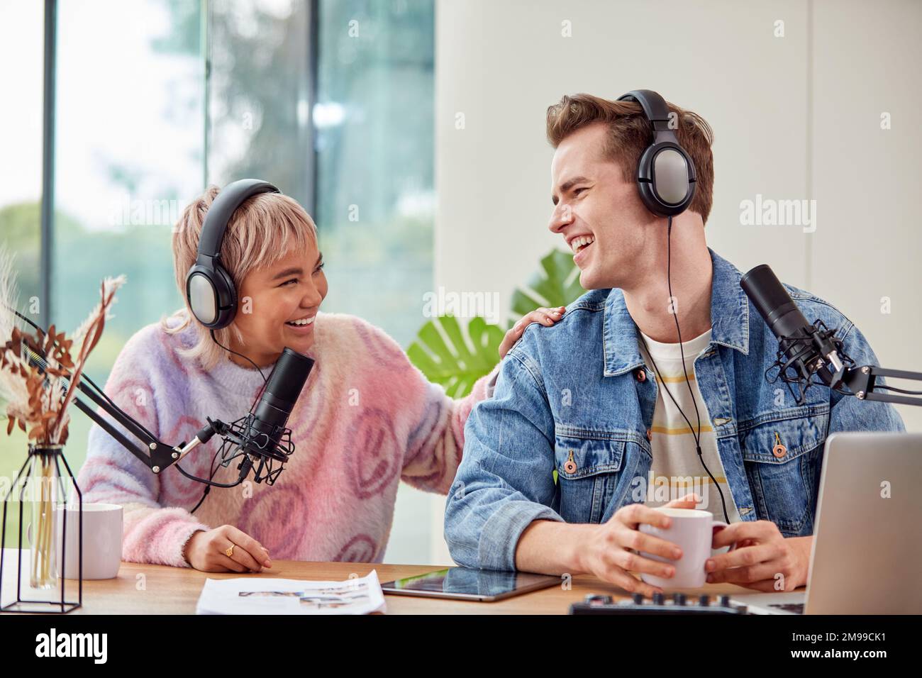 Radio studio interview headphones hi-res stock photography and images ...