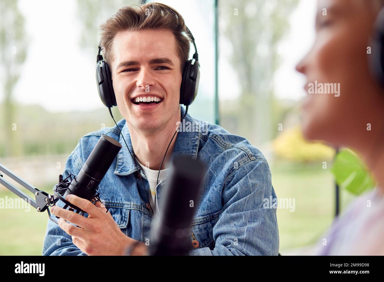 Radio interview male female hi-res stock photography and images - Alamy