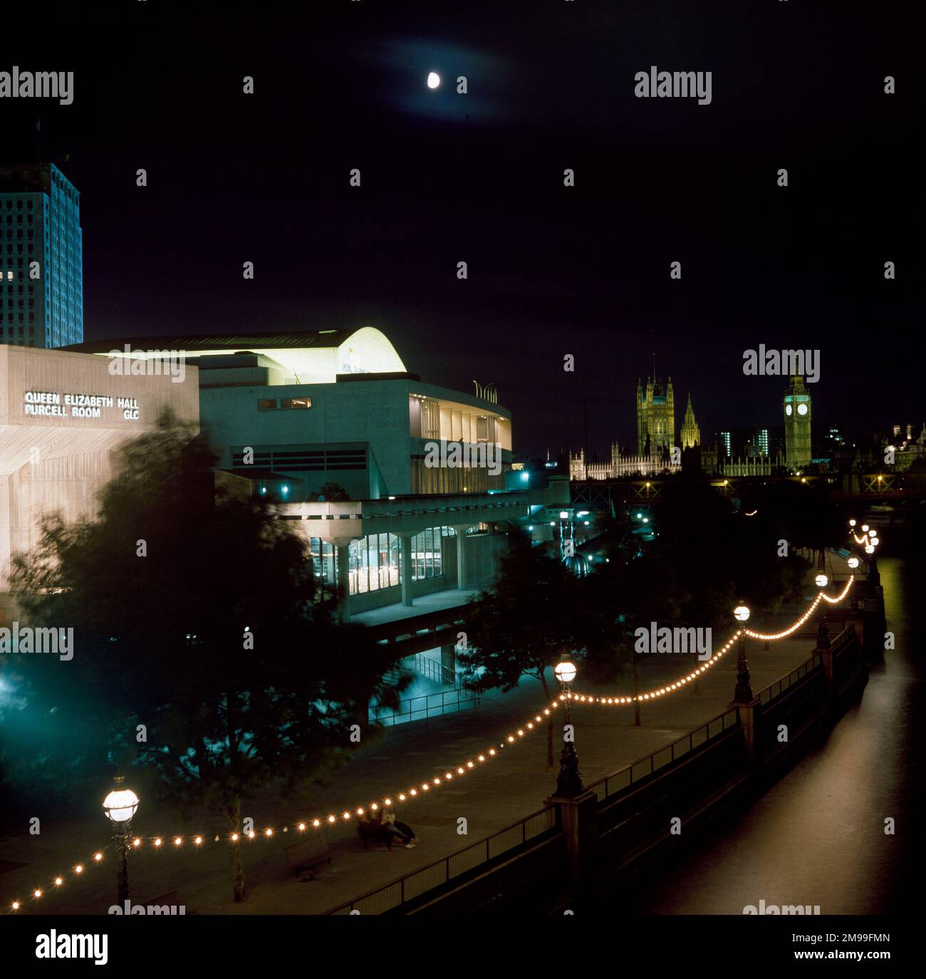 London 1980s night hi-res stock photography and images - Alamy