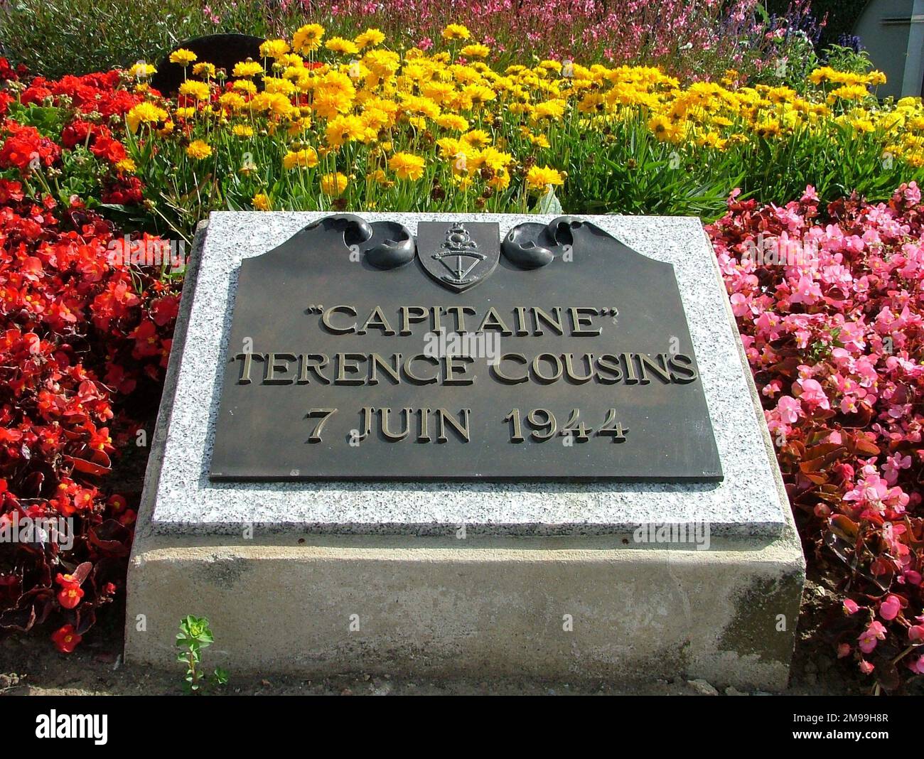 This was unveiled following a brief ceremony on 7 June 2004. 47 Royal ...