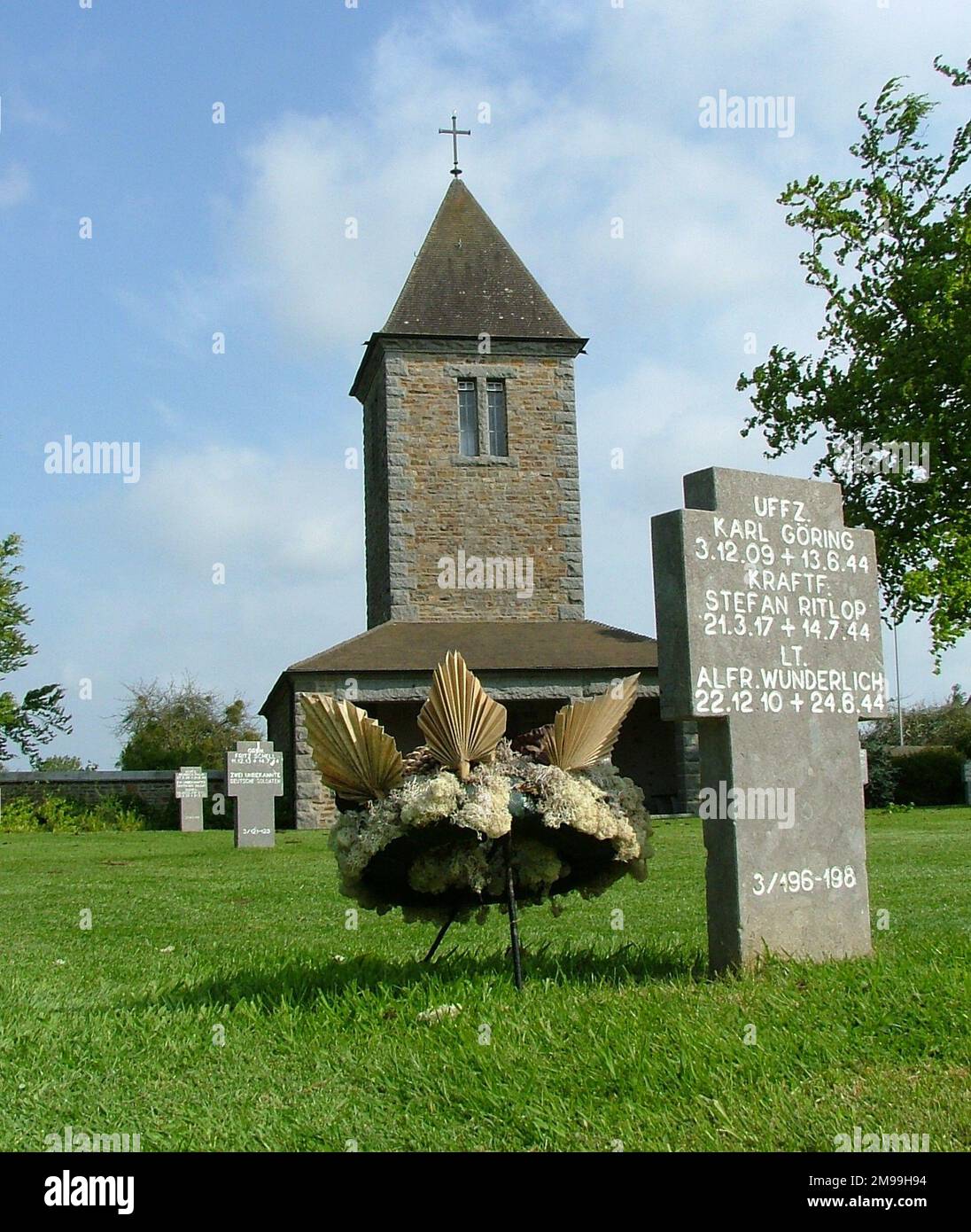 1945 cemetery hi-res stock photography and images - Alamy