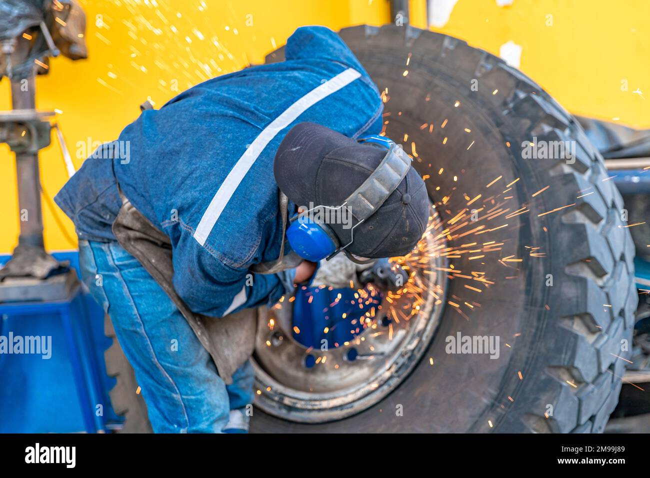 welding of a wheel disc in a car service Stock Photo - Alamy