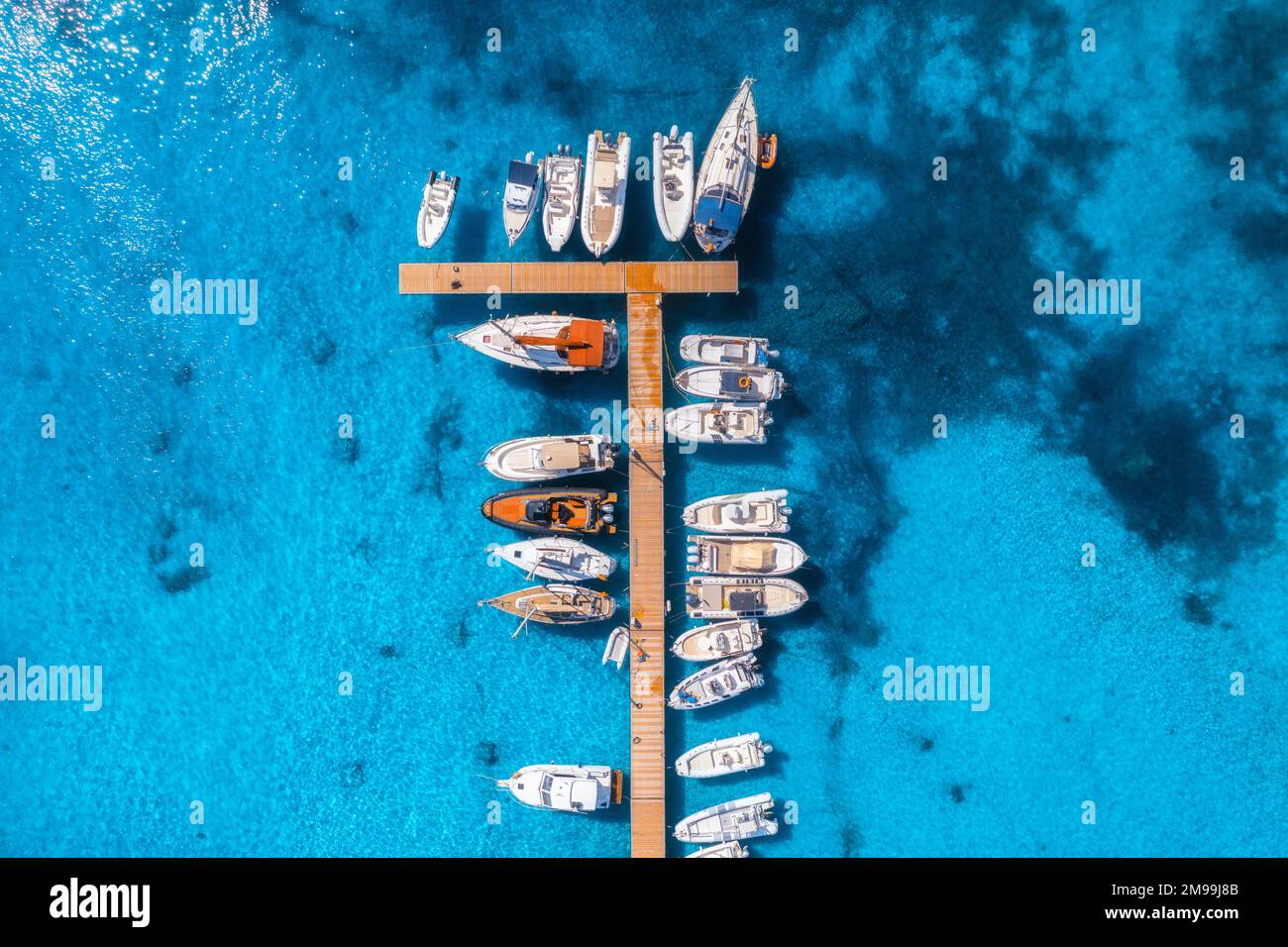 Aerial view sail boats hi-res stock photography and images - Alamy