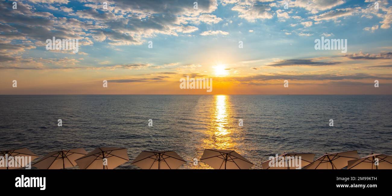 Luxury sunset hi-res stock photography and images - Alamy