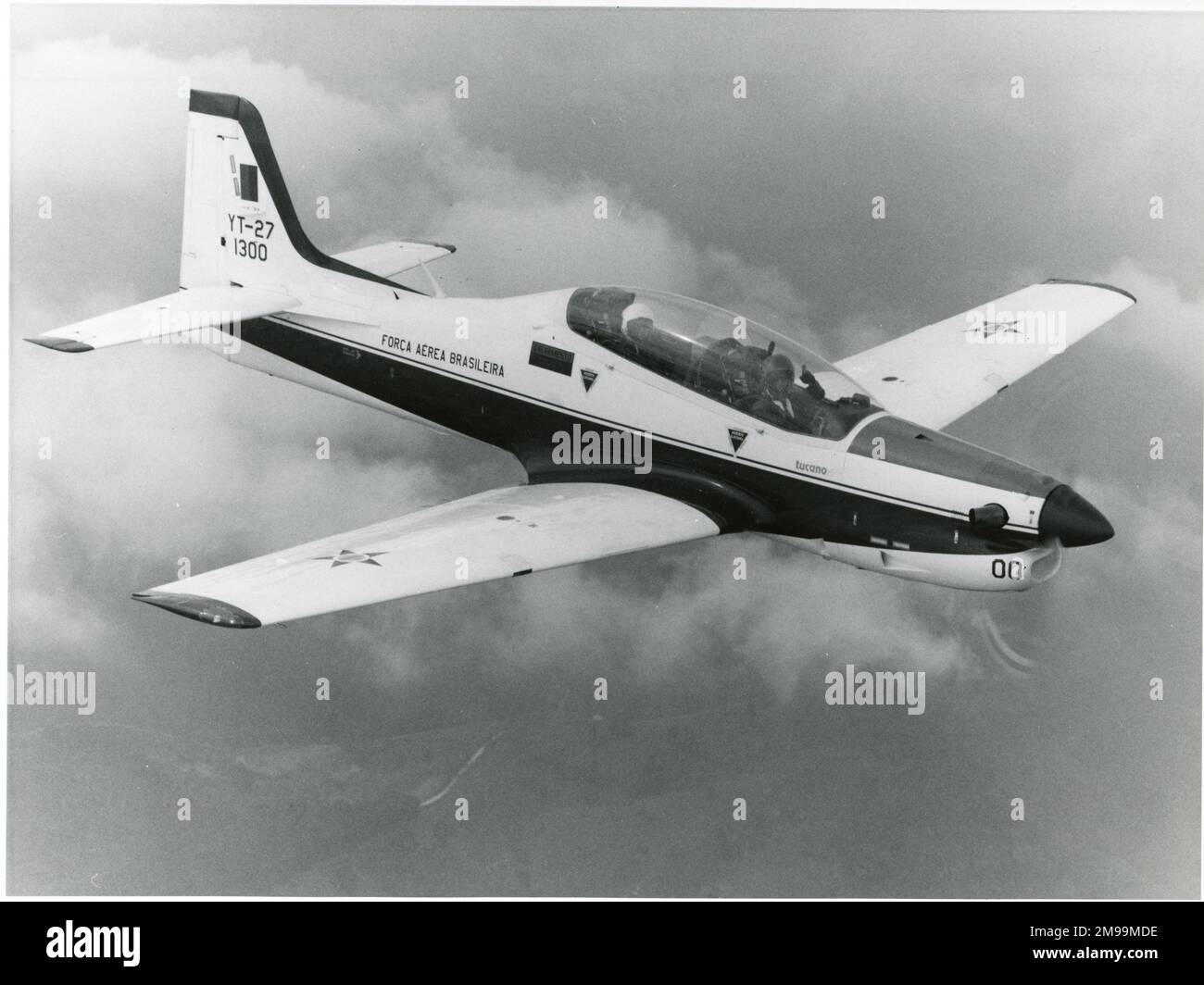 Brazilian Air Force Embraer EMB-312 Tucano in flight (YT-27 1300 ...