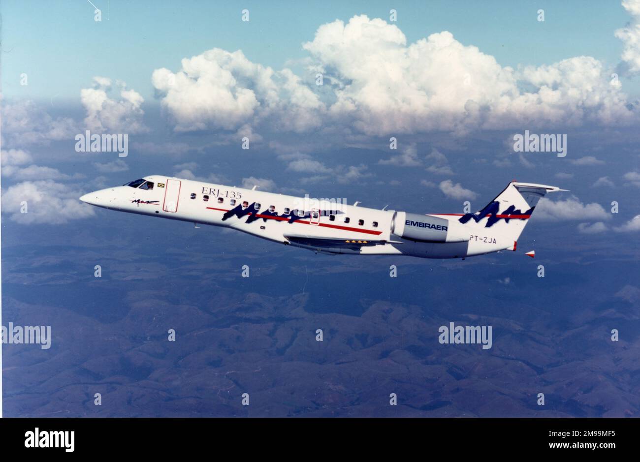 Embraer ERJ-135, in-flight, side-on, nose left (PT-ZJA). Embraer S.A ...