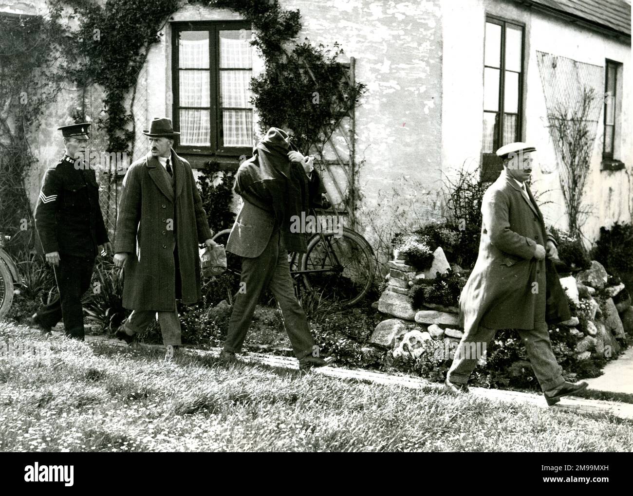 Patrick Mahon, murder suspect, leaving the inquest held at the beach ...