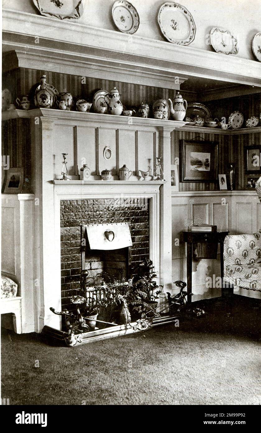 Edwardian fireplace with ornaments Stock Photo - Alamy