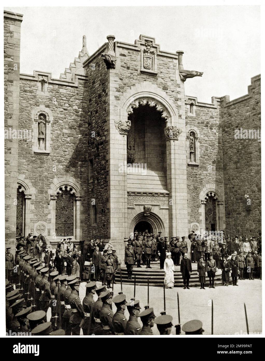 King George V and Queen Mary opening the Scottish National Shrine at ...