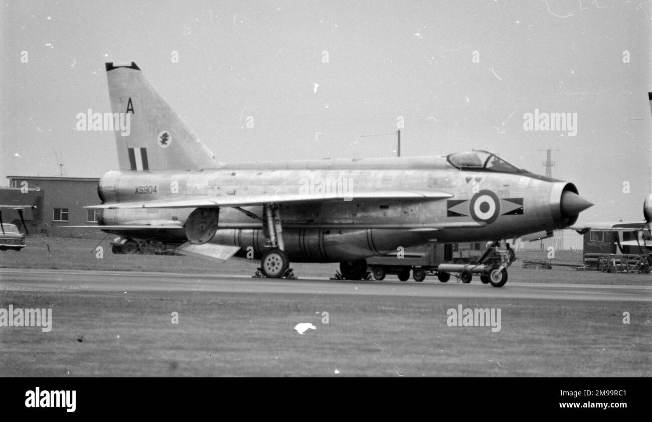 Royal Air Force English Electric Lightning F Mk.6 XS904 'A' of No.11 ...