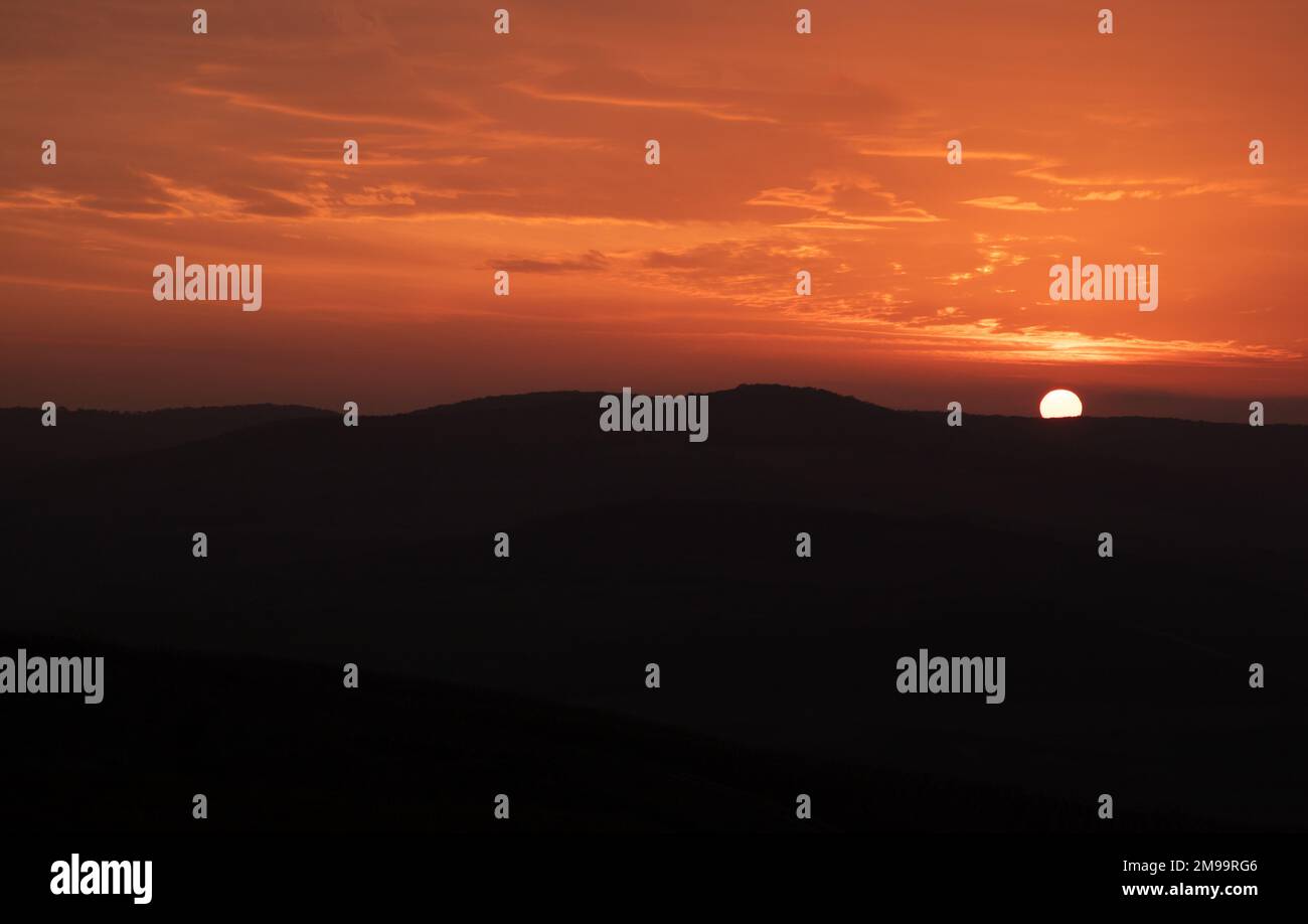 Golden hour shot sun setting hi-res stock photography and images - Alamy