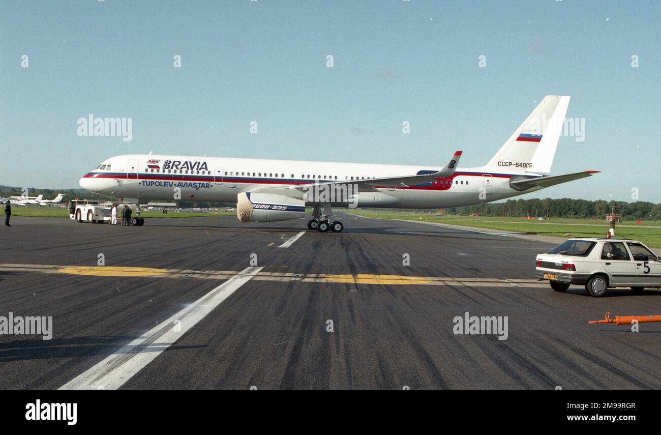 Farnborough 92 - Tupolev Tu-204-120 - CCCP-64006 (MSN: 1450743164006 ...