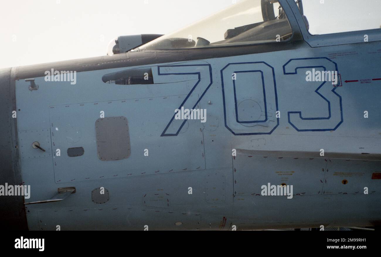 Farnborough 92 - Sukhoi Su-35 'Blue 703' Stock Photo - Alamy