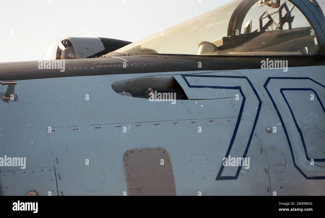 Farnborough 92 - Sukhoi Su-35 'Blue 703' Stock Photo - Alamy
