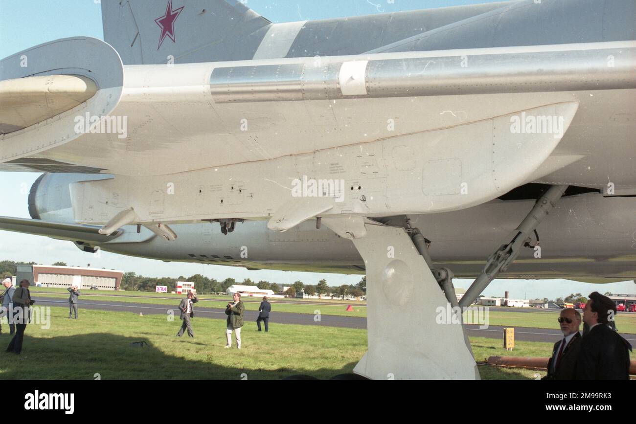 Weapons pylon hi-res stock photography and images - Alamy