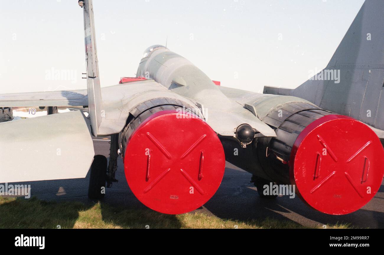 Farnborough 92 - Mikoyan MiG-29S (9-13S) (MSN: 2960507682) 'Blue 407 ...