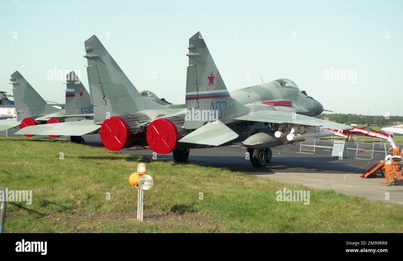 Farnborough 92 - Mikoyan MiG-29S (9-13S) (MSN: 2960507682) 'Blue 407 ...